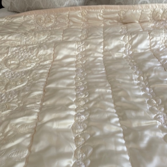 Bedding | Vintage Satin Bedspread | Poshmark